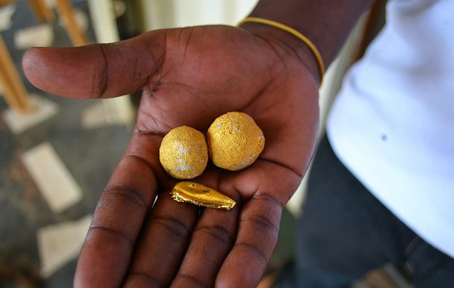 Two policemen, two traders swindle businessmen of $90k in gold scam ...