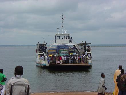 Senchi pontoons dismantled for Yeji & Dambai use - Prime News Ghana