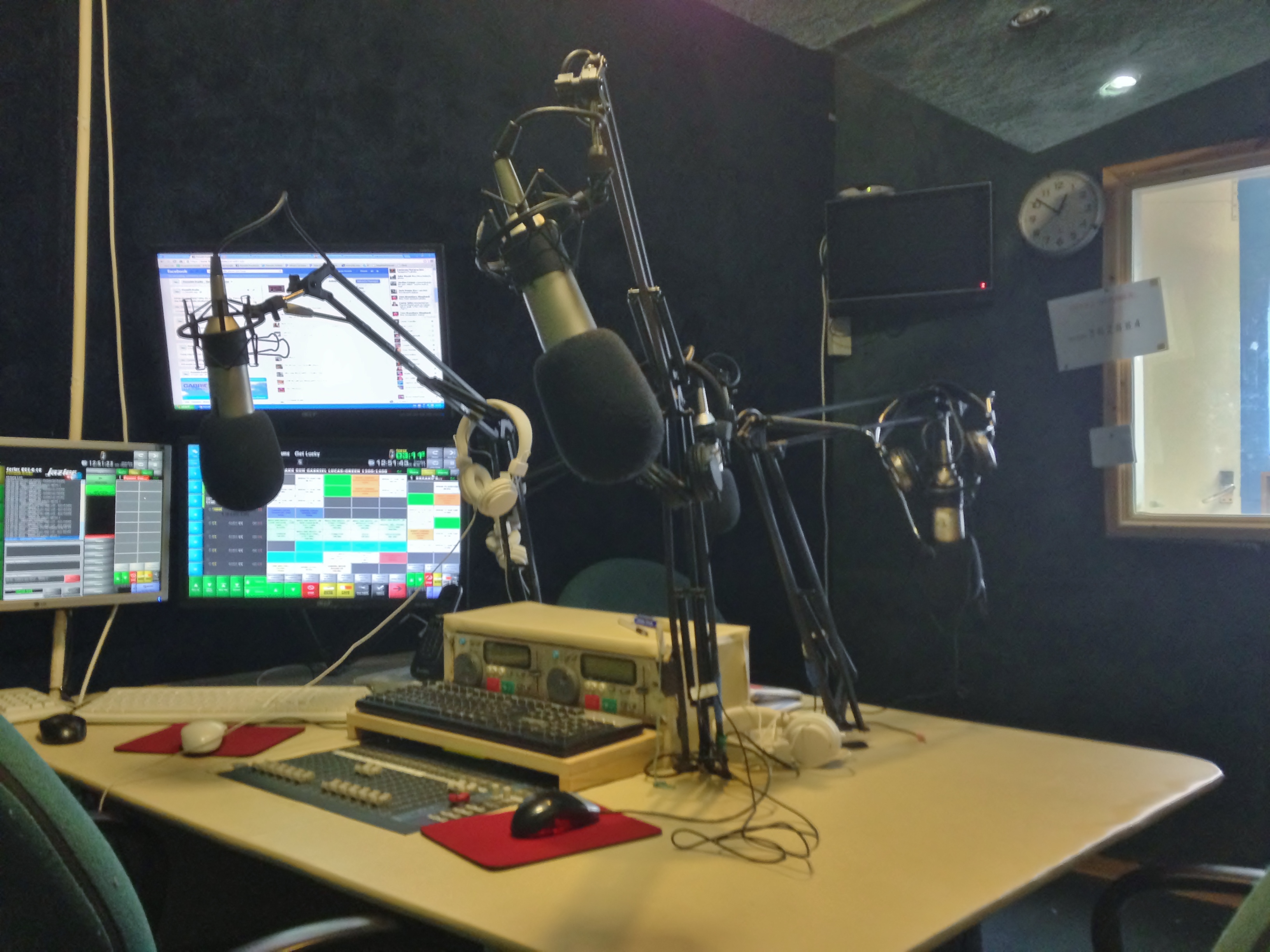 Fresh 92.5 FM at Kade closed down by NCA - Prime News Ghana