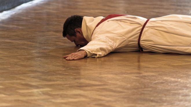Former Manchester United footballer ordained as priest - Prime News Ghana