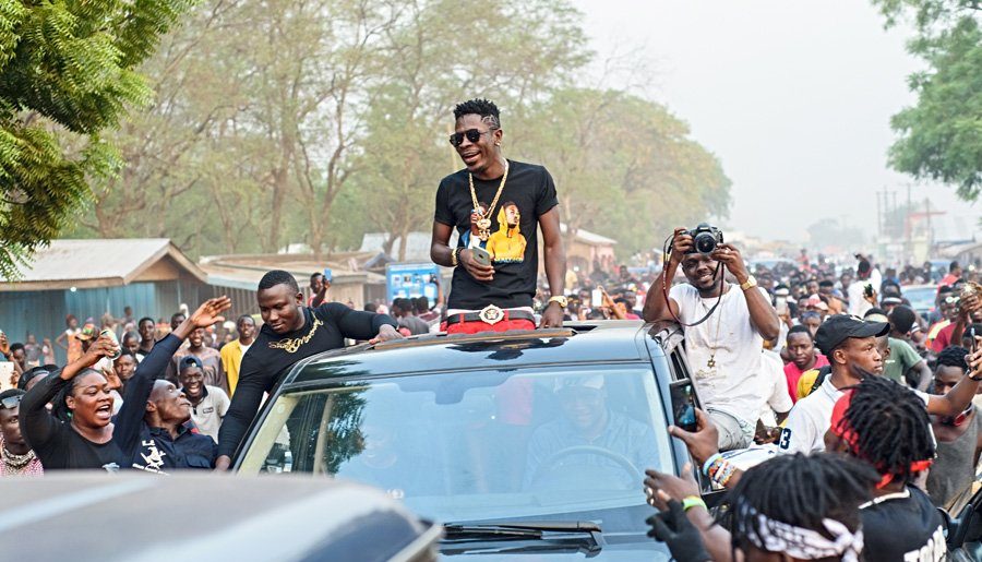 VIDEO: Fans welcome Shatta Wale in a grand style - Prime News Ghana VIDEO: Fans welcome Shatta Wale in a grand style - Prime News Ghana