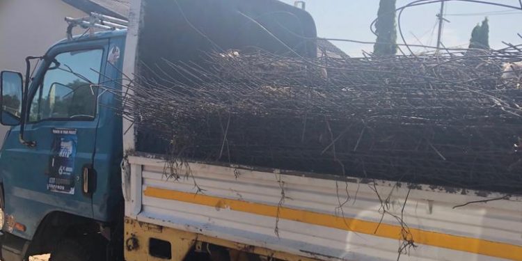 Photos : Four arrested for illegally cutting wire mesh on N1 highway ...