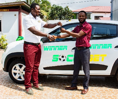 PHOTOS: Sixth Soccabet car winner Maxwell Baah picks up his prize ...
