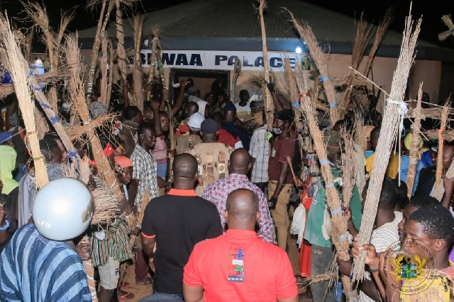 Photos : Yaa Naa celebrates his first fire festival at Yendi - Prime ...