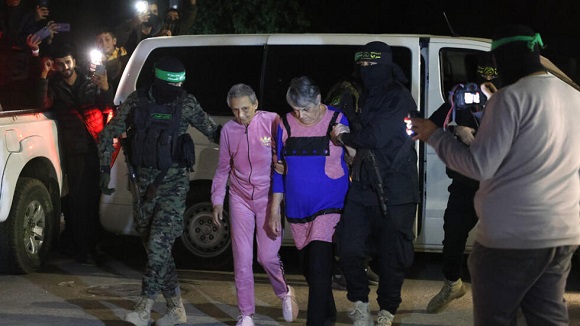 Israel Releases 30 Palestinian Prisoners Hamas Frees 12 Hostages